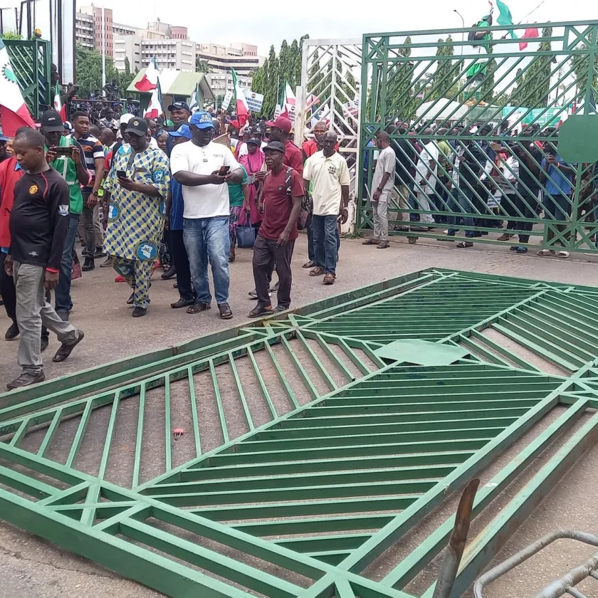 Protesters Pull Down National Assembly Gate, Invade Complex - Glamtush